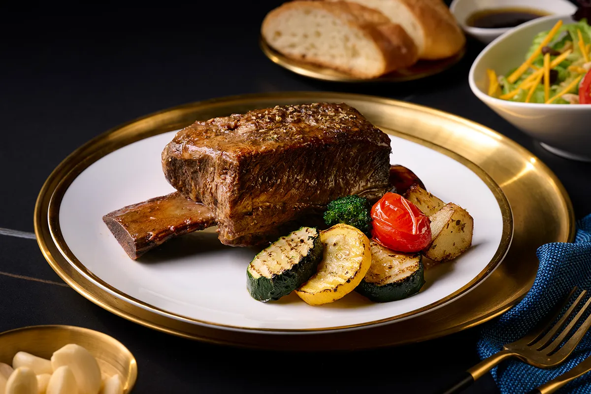 【完整菜單】台塑生醫跨界開餐廳「FB Kitchen」！王永慶最愛名菜「帶骨牛小排」必吃 牛肉麵每日限量 24 碗 -- 上報 / 生活